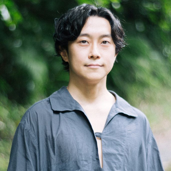 independent curator akira aoki